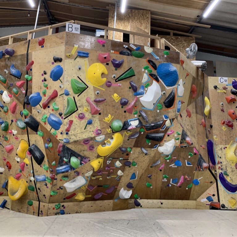 施設案内 - キーボルダリング